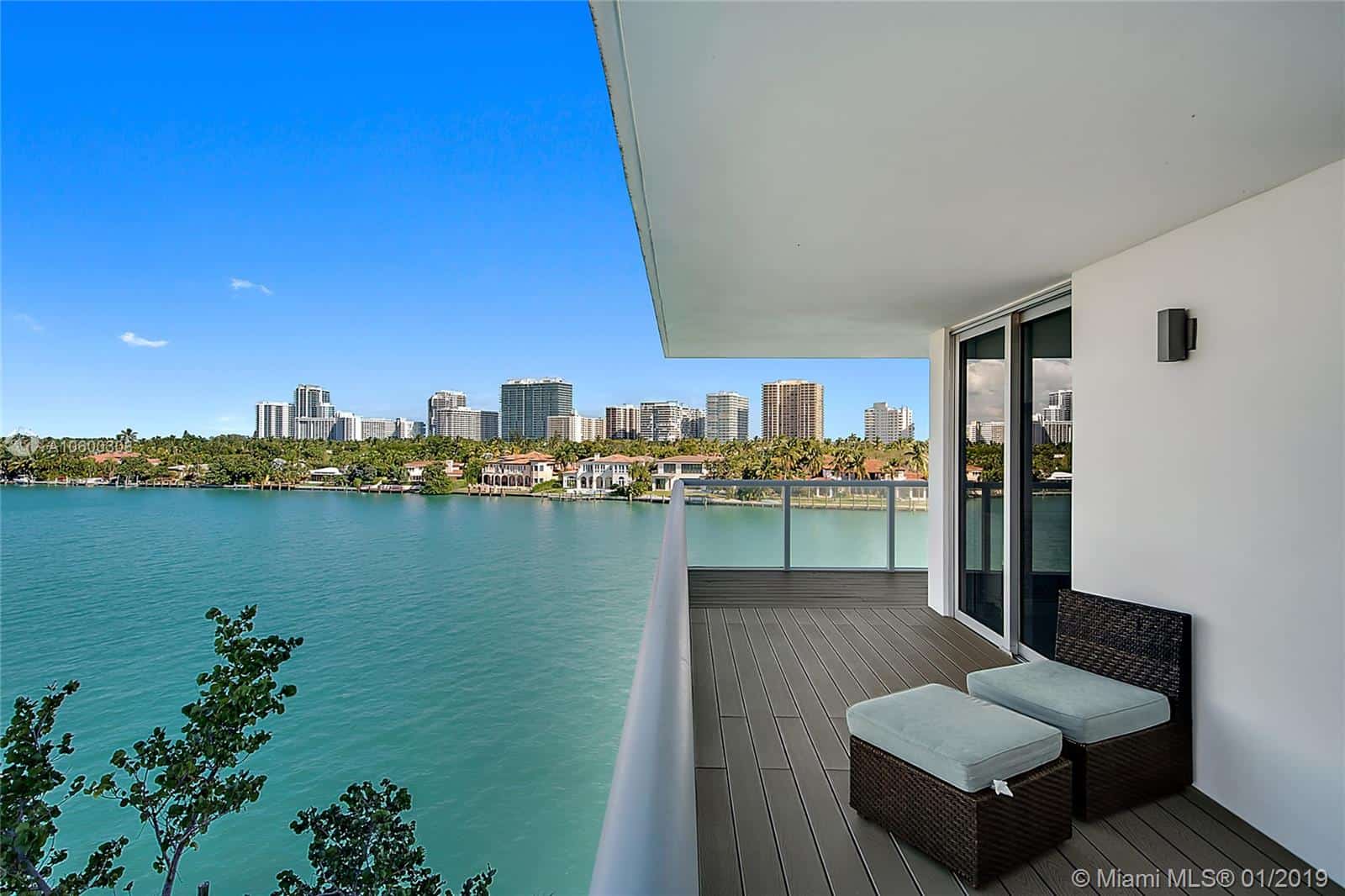 Apartamento à Venda em Bay Harbor Islands Miami com Vista - 1606